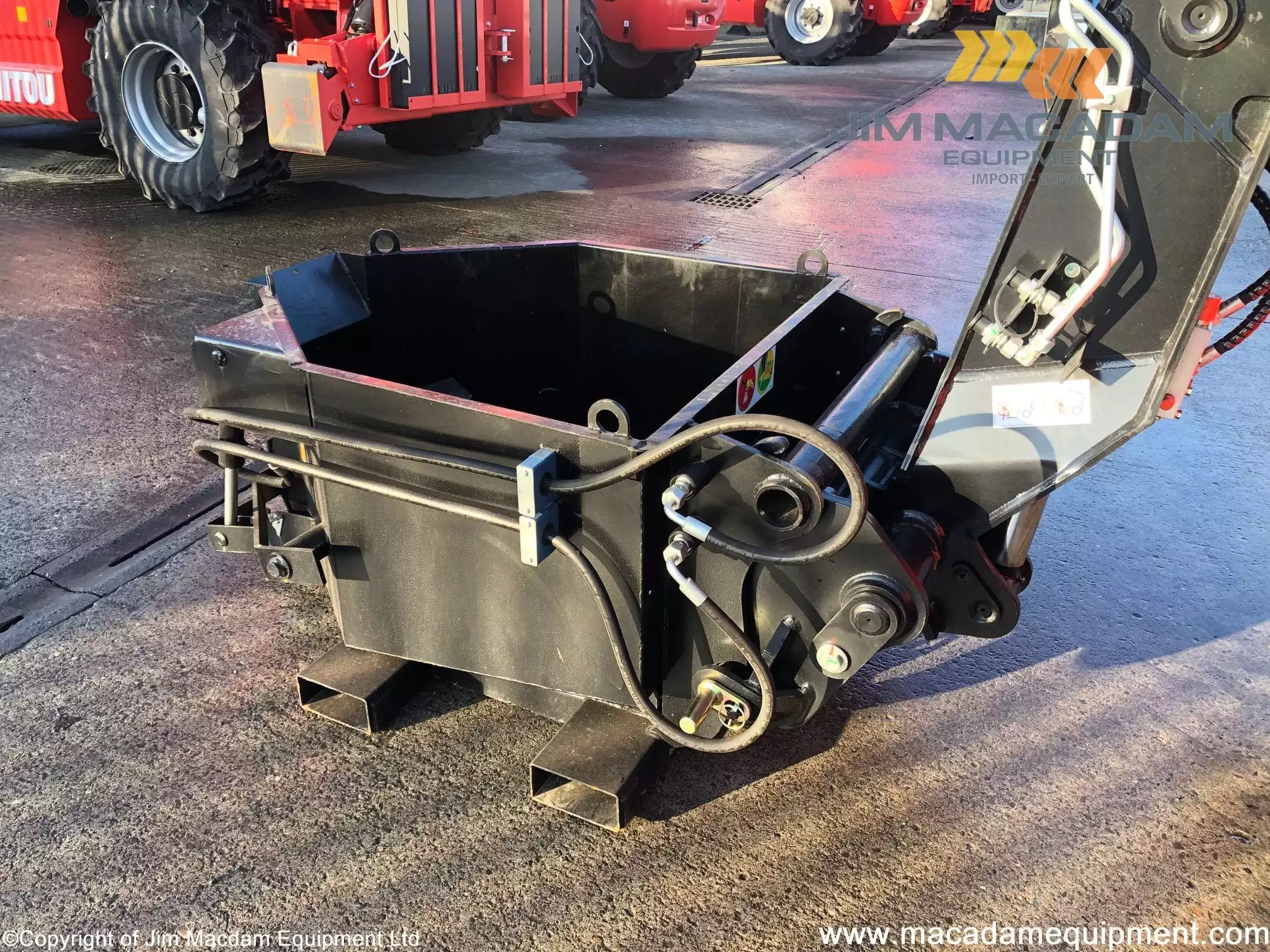 Concrete Skip for Manitou available at Offical Dealer Macadam Equipment