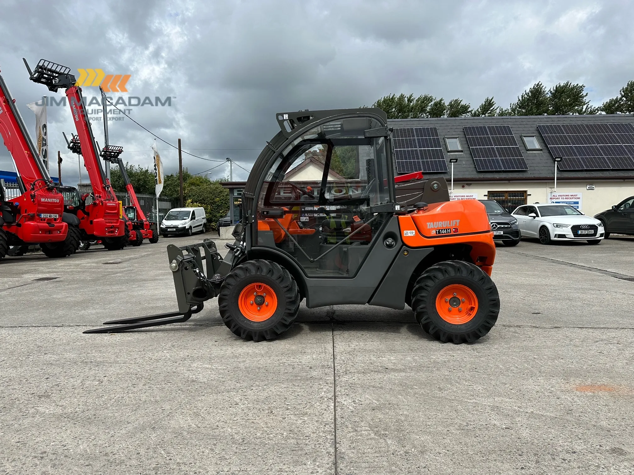 Ausa T144 H - Macadam Equipment
